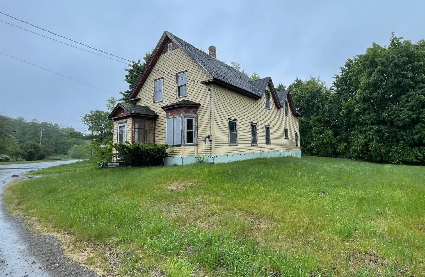 Cheapish Maine Fixer Upper Farmhouse on 1 +- Acre Under $65K