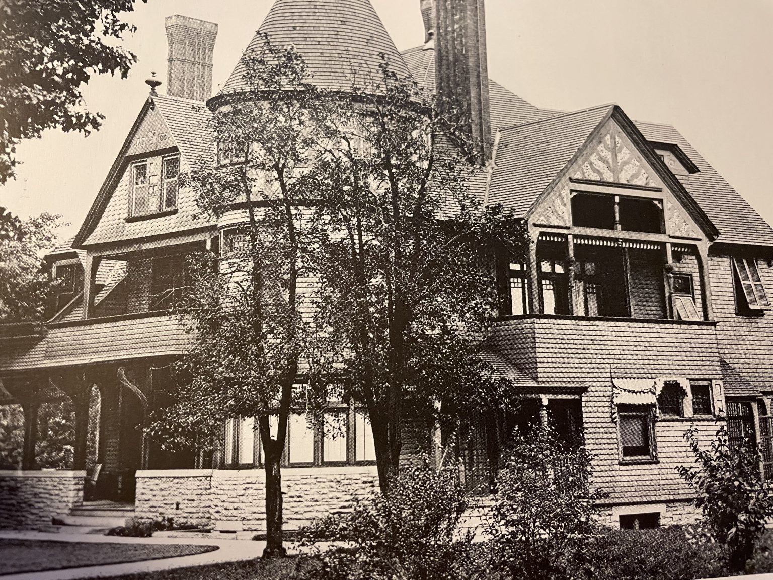 Why Sleeping Porches Were Popular in Early 1900s Homes