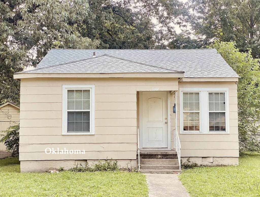 Sweet c.1930 Tiny House For Sale in Oklahoma Under $59K