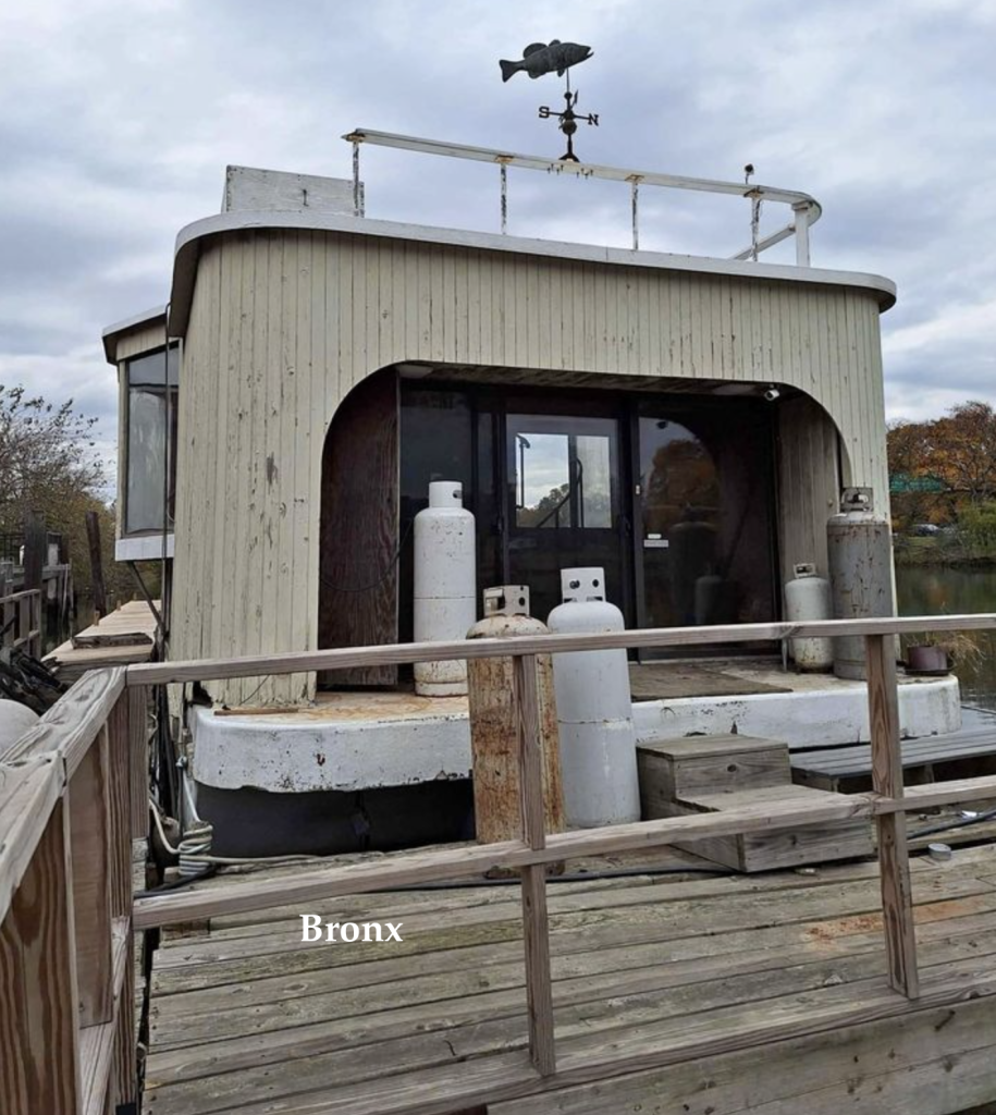 1982 Fixer Upper 42' Sundance Floating Home For Sale By Owner in the ...