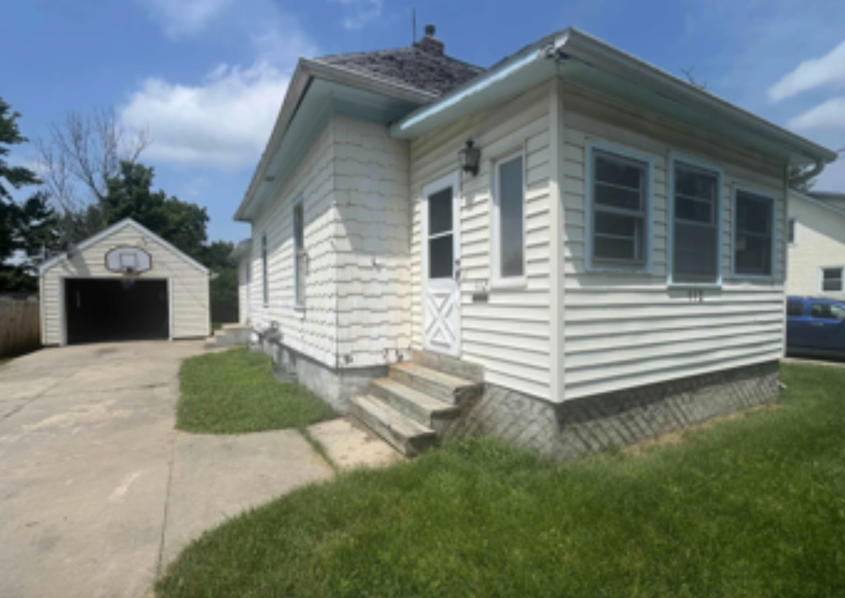 Deal of The Day! c.1920 Iowa Handyman Special With Detached Garage $26K