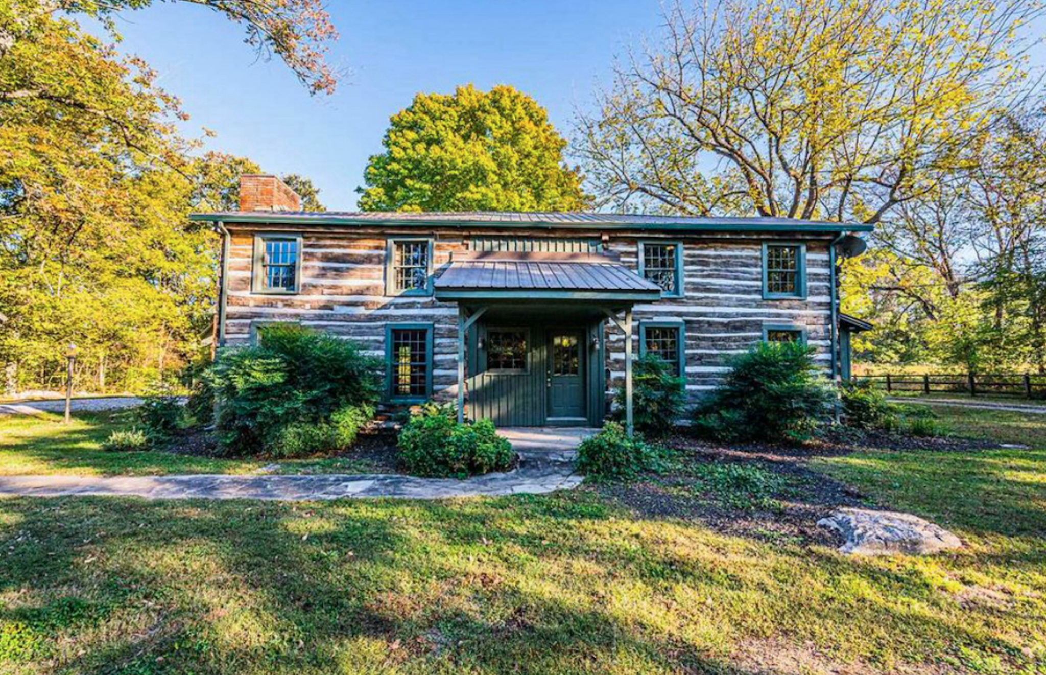 c.1967 Kentucky Log Home on Acreage For Sale on Auction $105,000