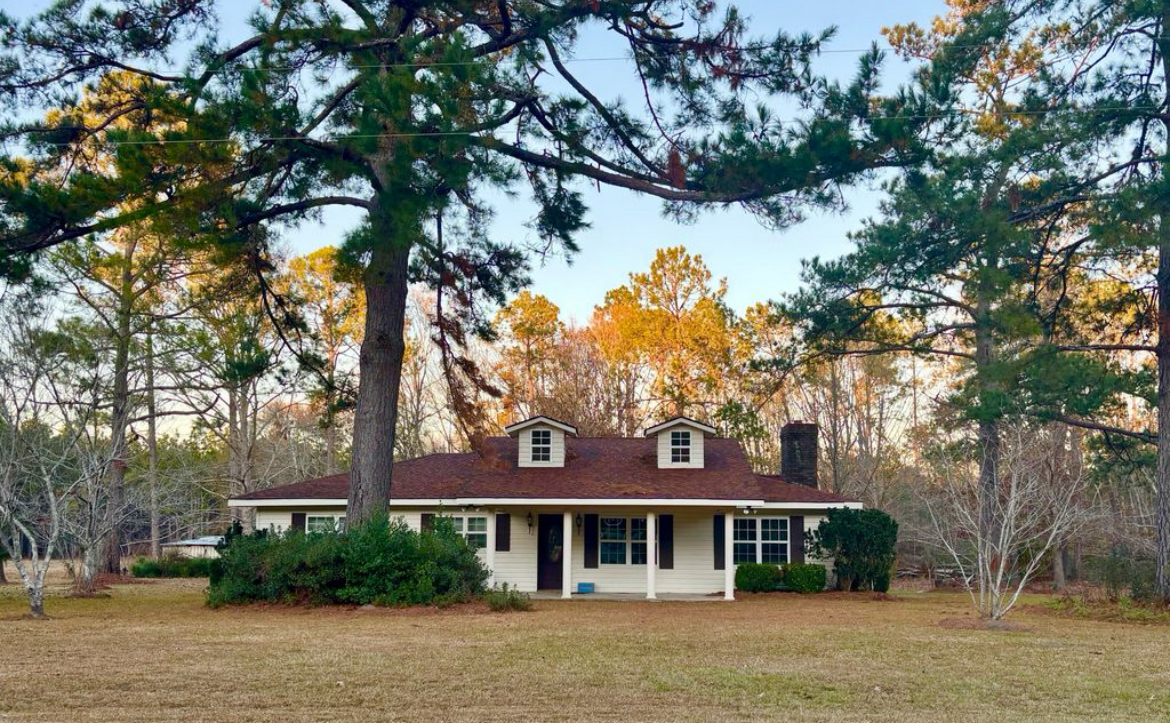 c.1955 Cute Country Home on 2 Acres in Georgia $189,000