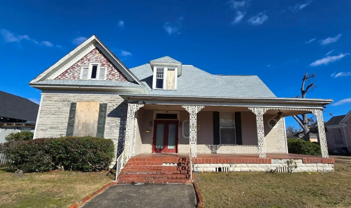 c. 1930 Alabama Home For Sale $80K - Don't Judge a Book By Its Cover