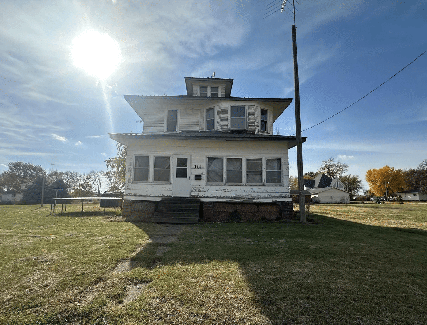 c.1920 Iowa Handyman Special Foursquare $50K