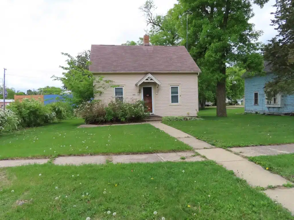 c.1938 Three Bedroom Minnesota Cottage For Sale Under $55K