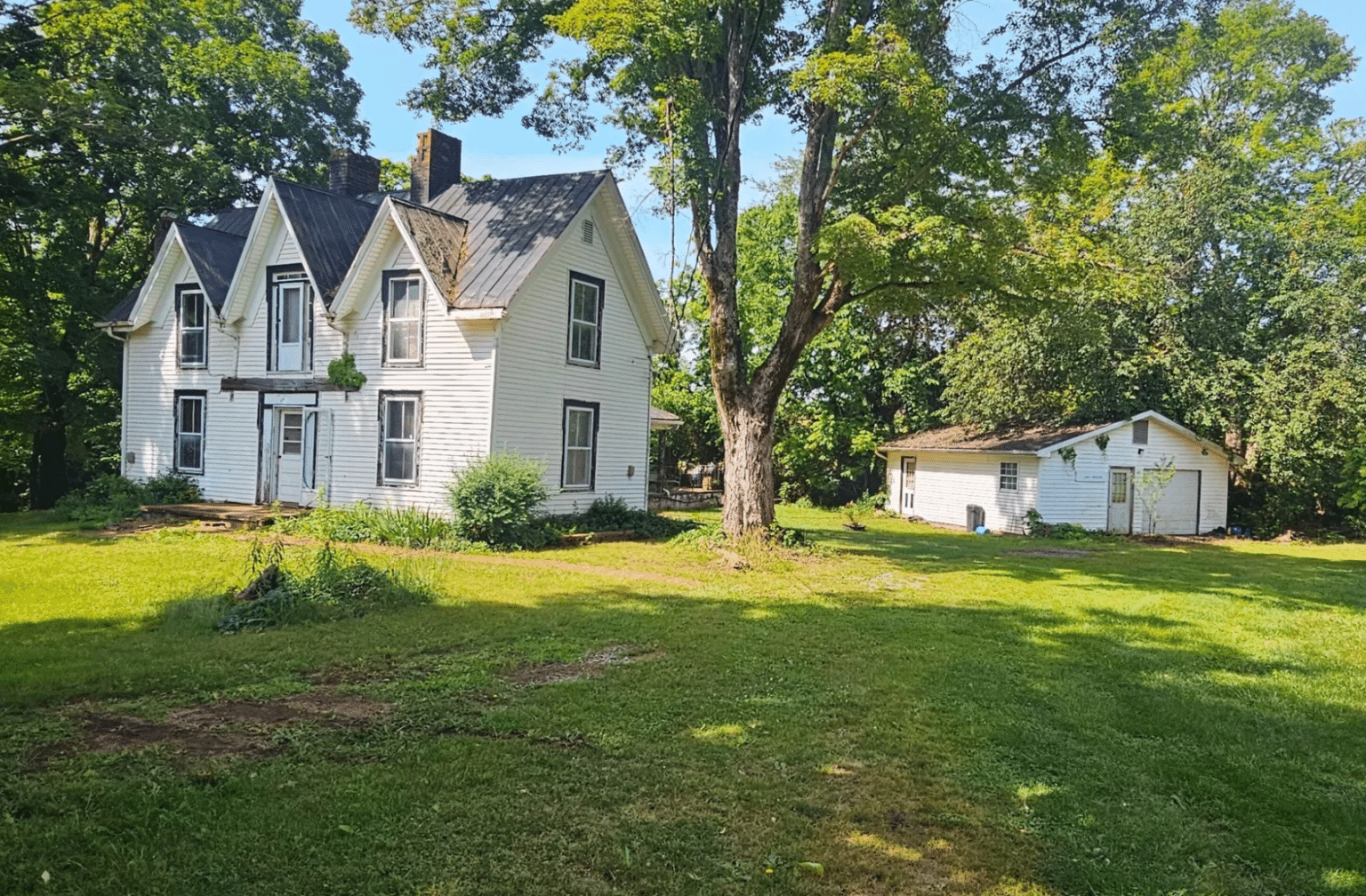 c.1907 East Tennessee Gothic Revival Farmhouse On 1.27 Acres Under $140K