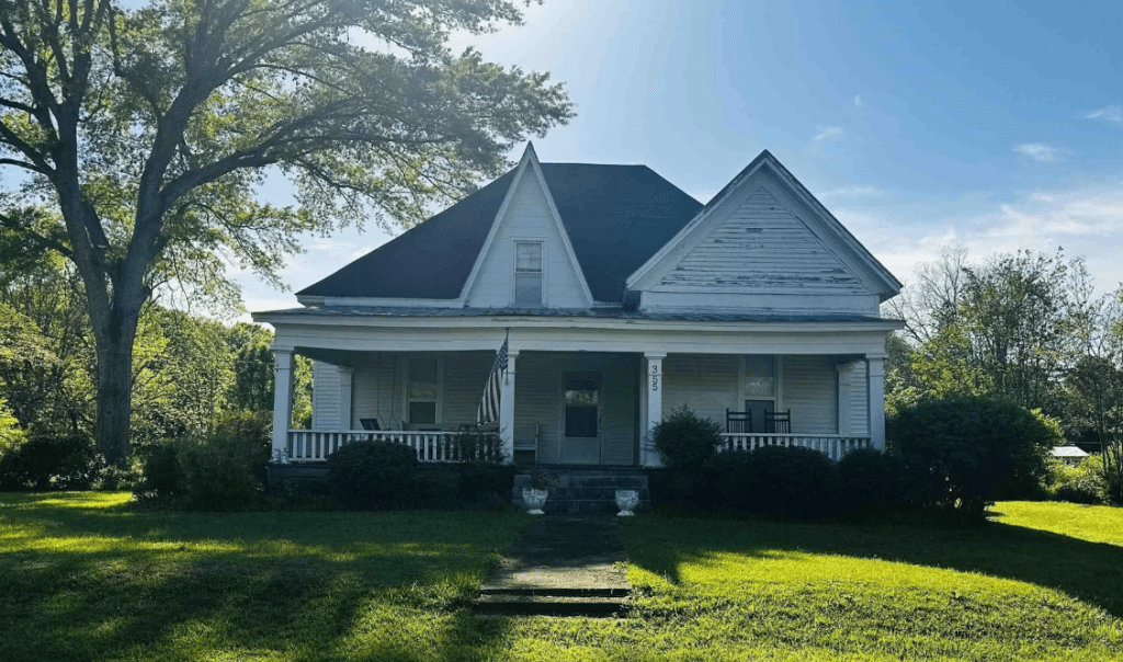 Three Bedroom Alabama Farmhouse For Sale on 2.2 Acres $99K